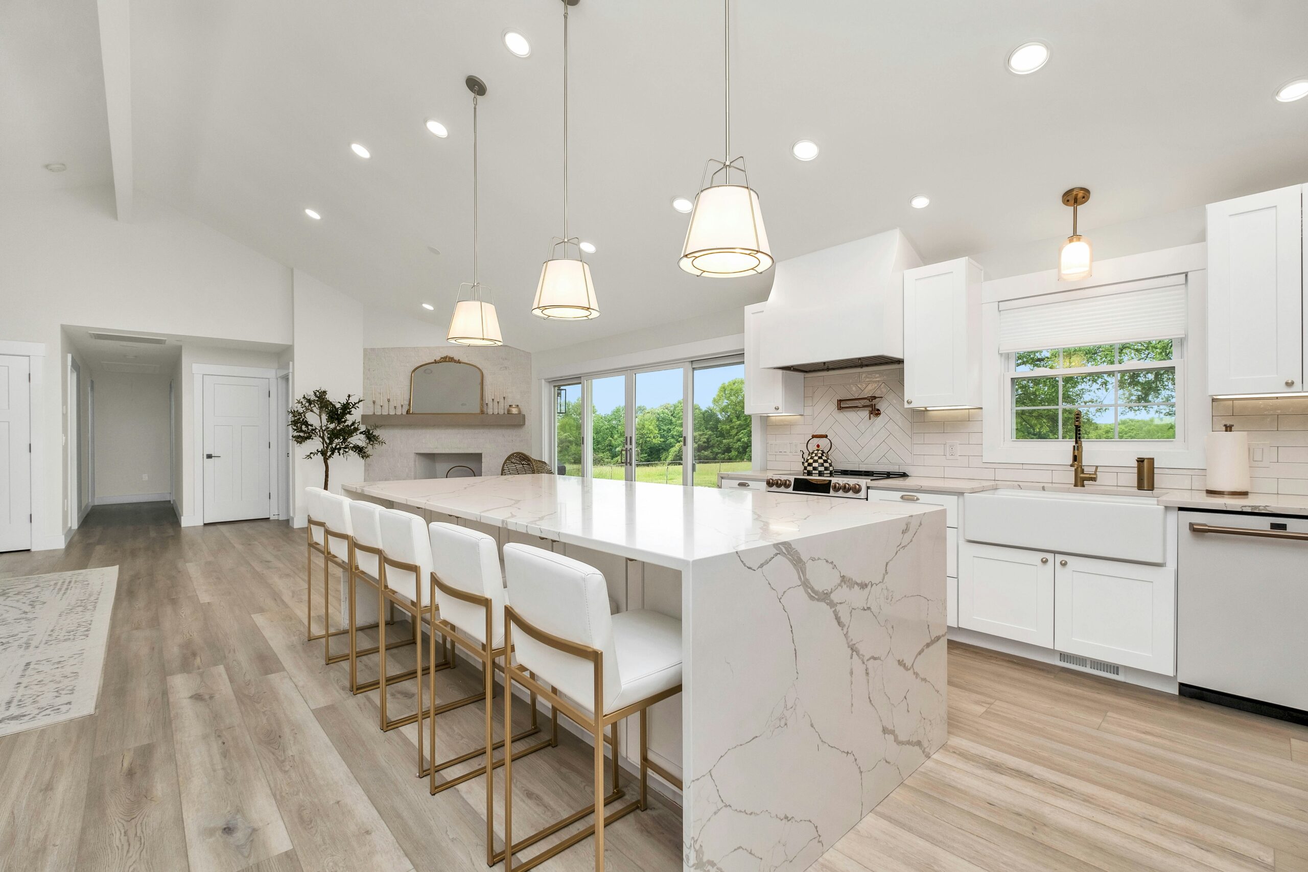 The Ultimate Guide to Quartz Kitchen Countertops: Benefits, Features ...